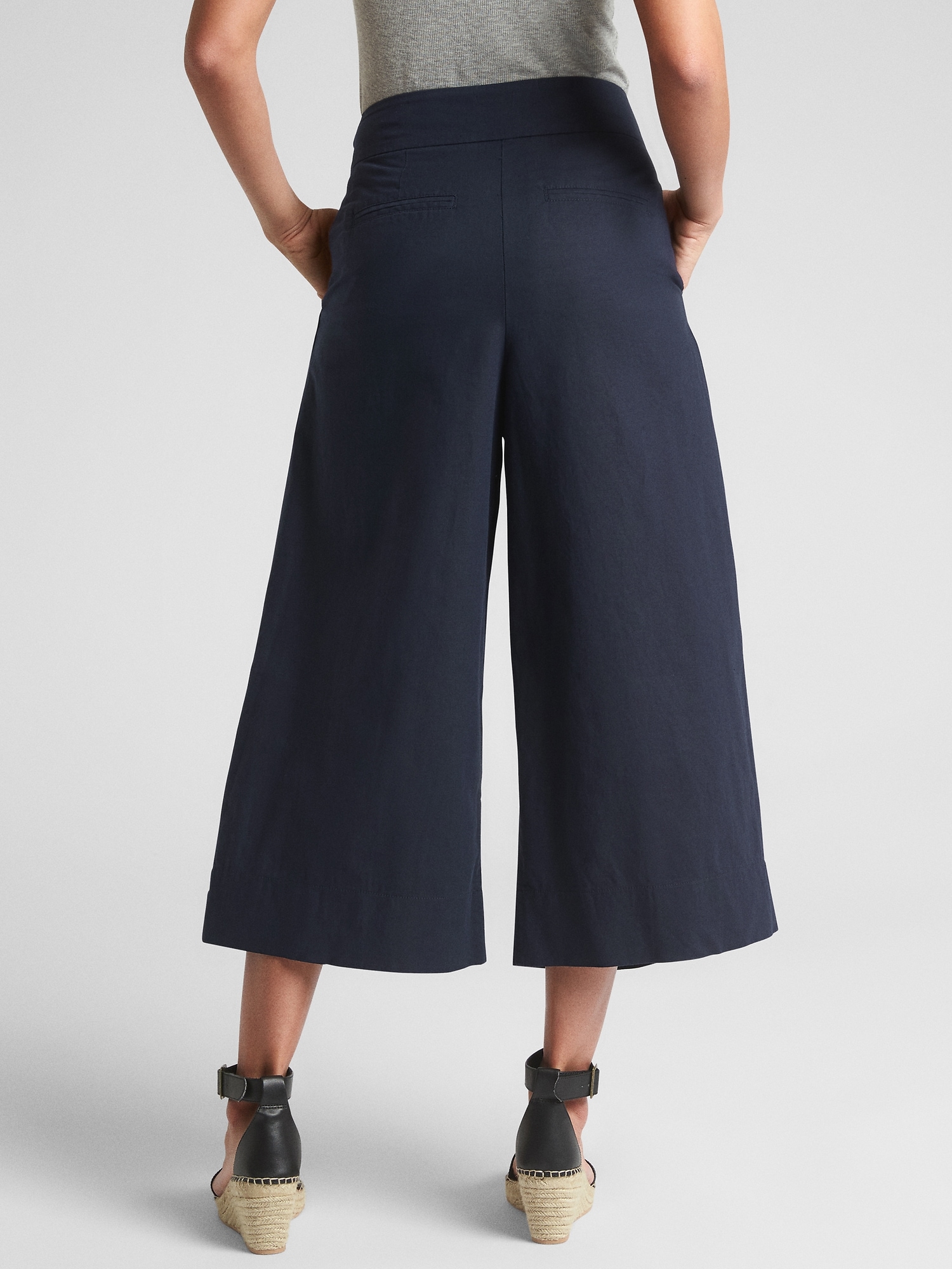 High Rise Cropped Wide-Leg Pants in Linen-Cotton | Gap Factory